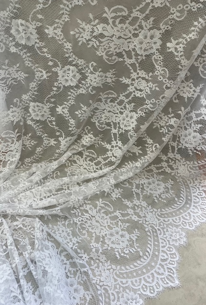 VICTORIA CLASSIC WHITE ALL OVER LACE (2.6m LENGTH) – Hawes & Freer